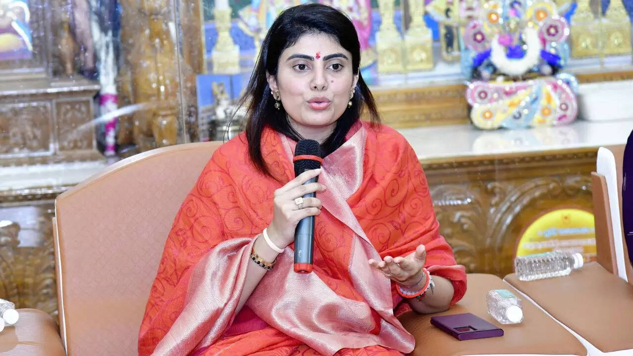 Gujarat: Jamnagar BJP MLA Rivaba Jadeja argument with the mayor, See ...