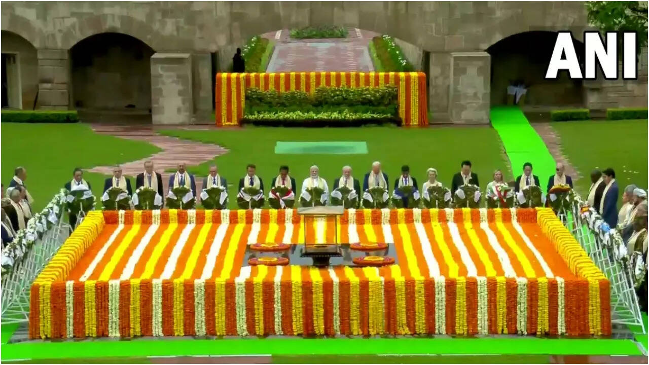 G20 leaders pay tribute to Mahatma Gandhi at Rajghat in Delhi-G20 ...