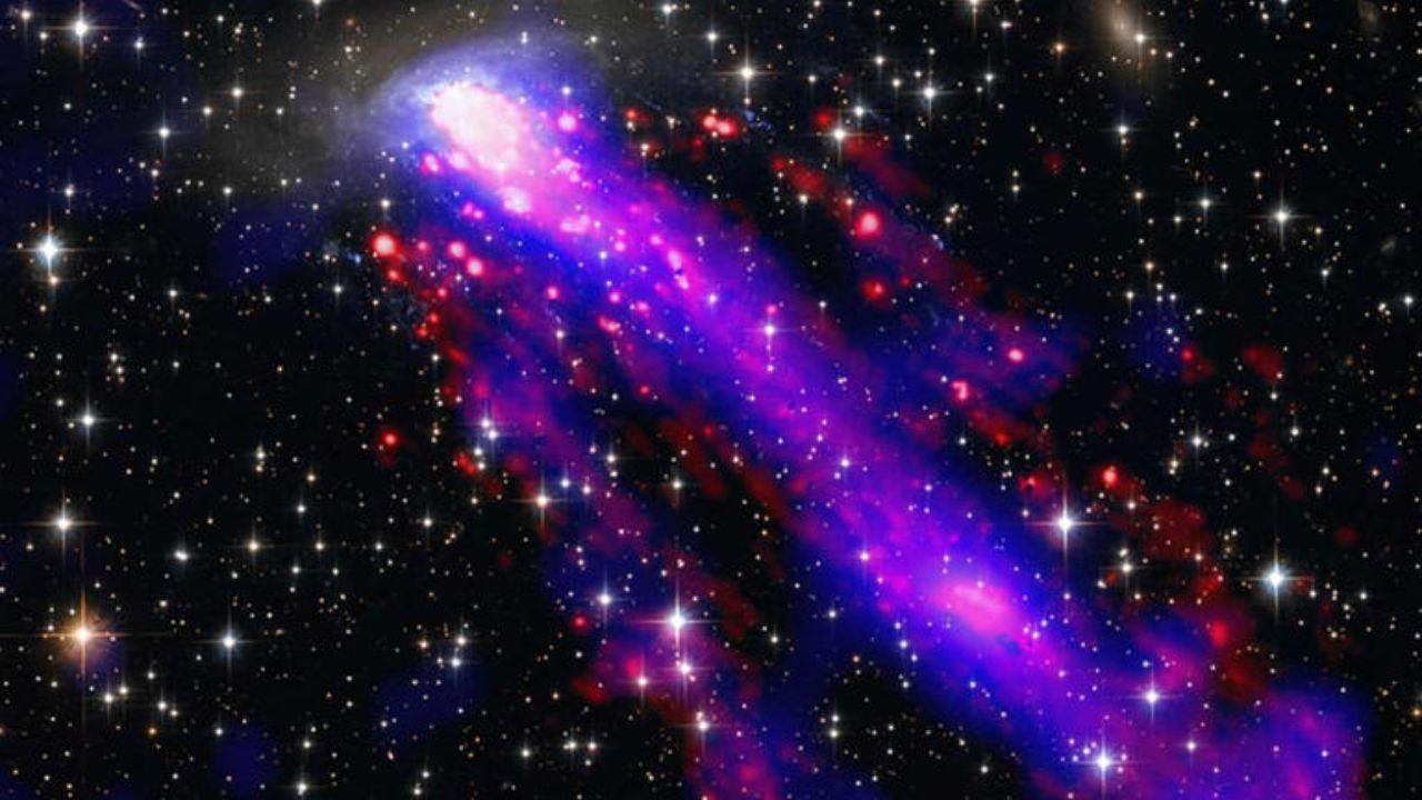 NASA Hubble Showcases Incredible Galaxy Running Through Space-नासा ने ...