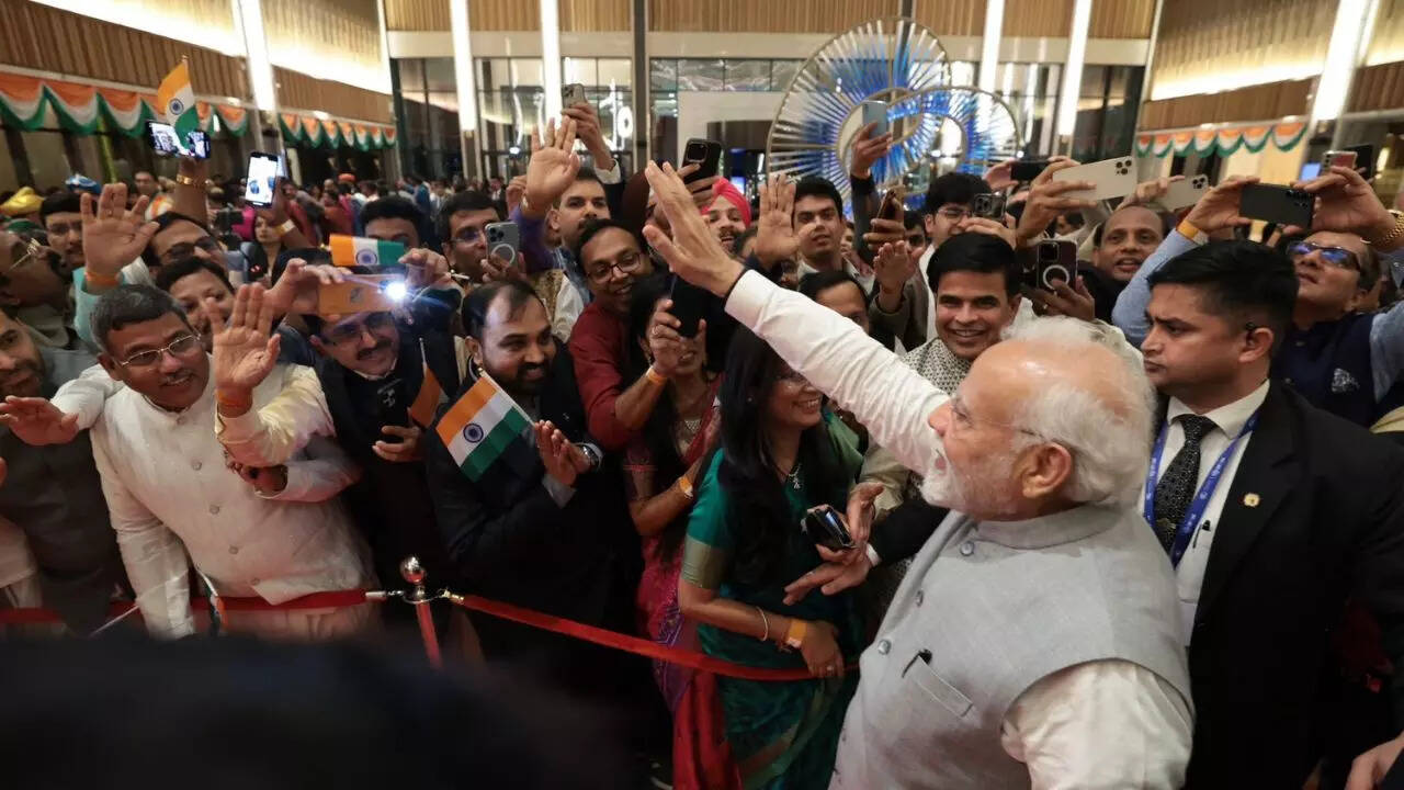 COP 28 Summit: PM Narendra Modi Reached UAE, NRIs raised slogans of ...