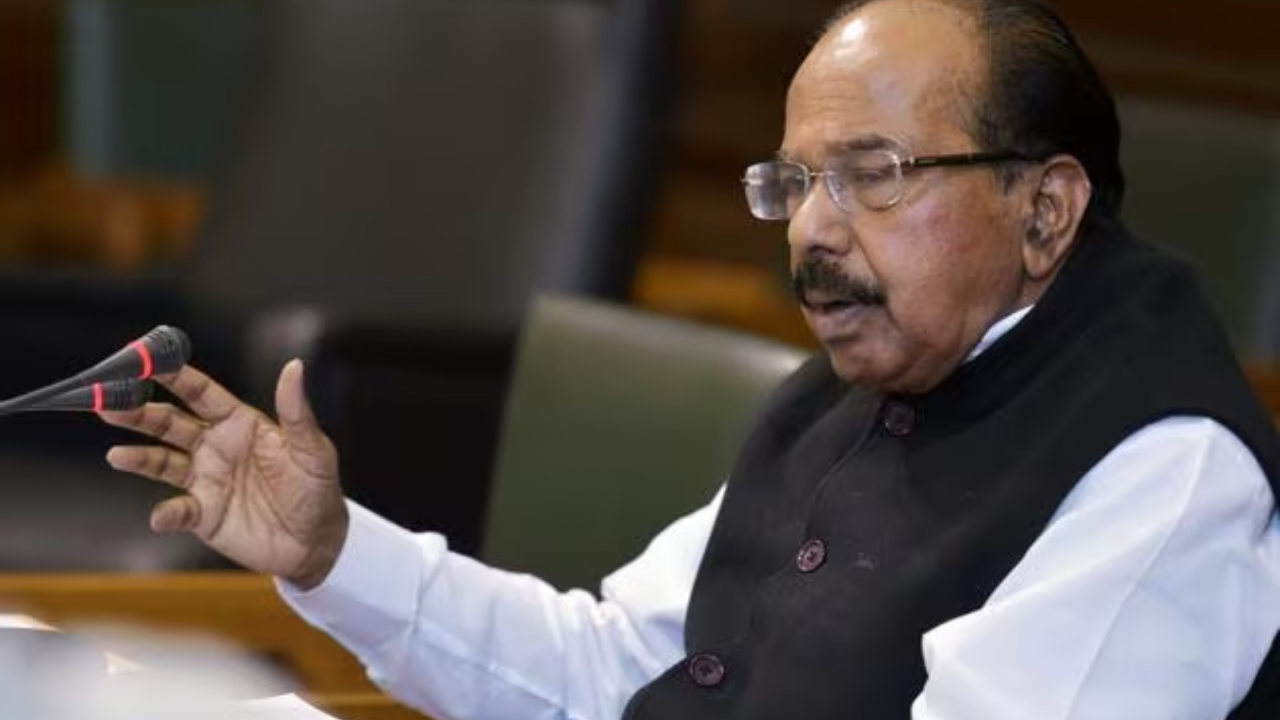 Congress leader Veerappa Moily doubts over PM Modi 11 day fast for Ram ...