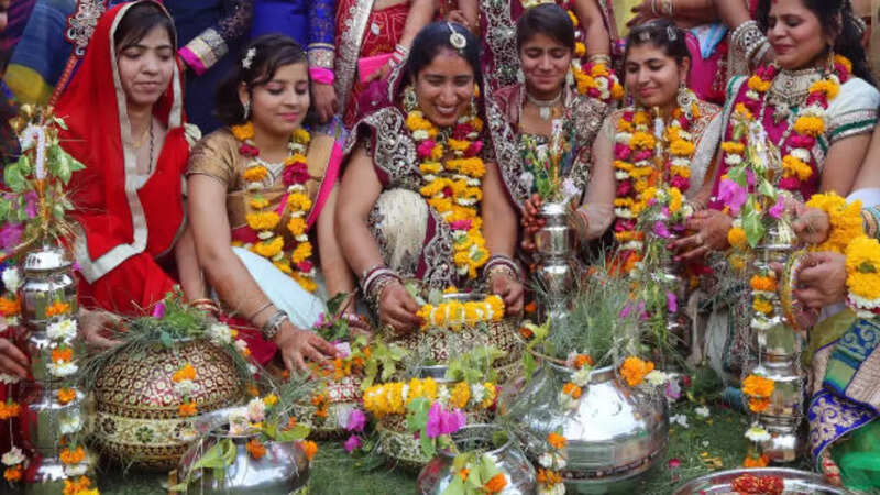 Happy Gangaur Wishes in Hindi, Ganguar Wishes, Images, Pictures (गणगौर ...