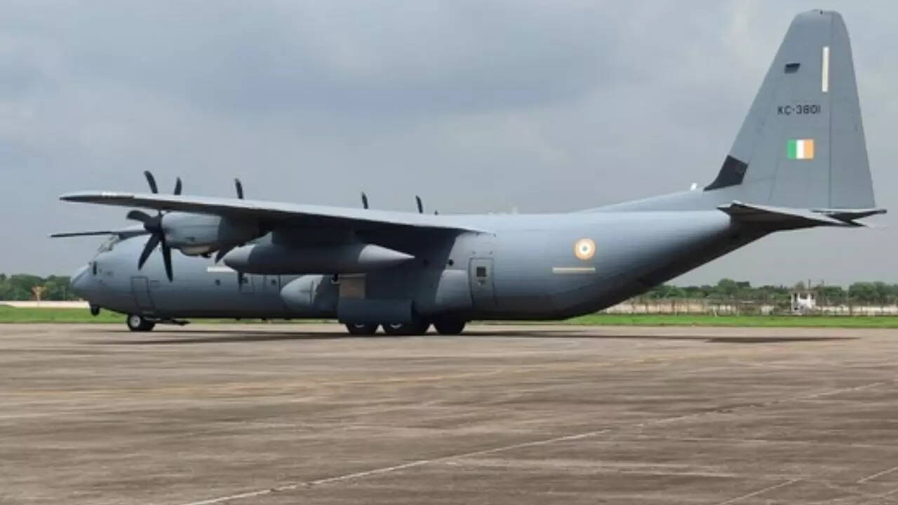 Kuwait Fire Incident: मृतकों के शव लेकर कोच्चि एयरपोर्ट पर उतरा भारतीय ...