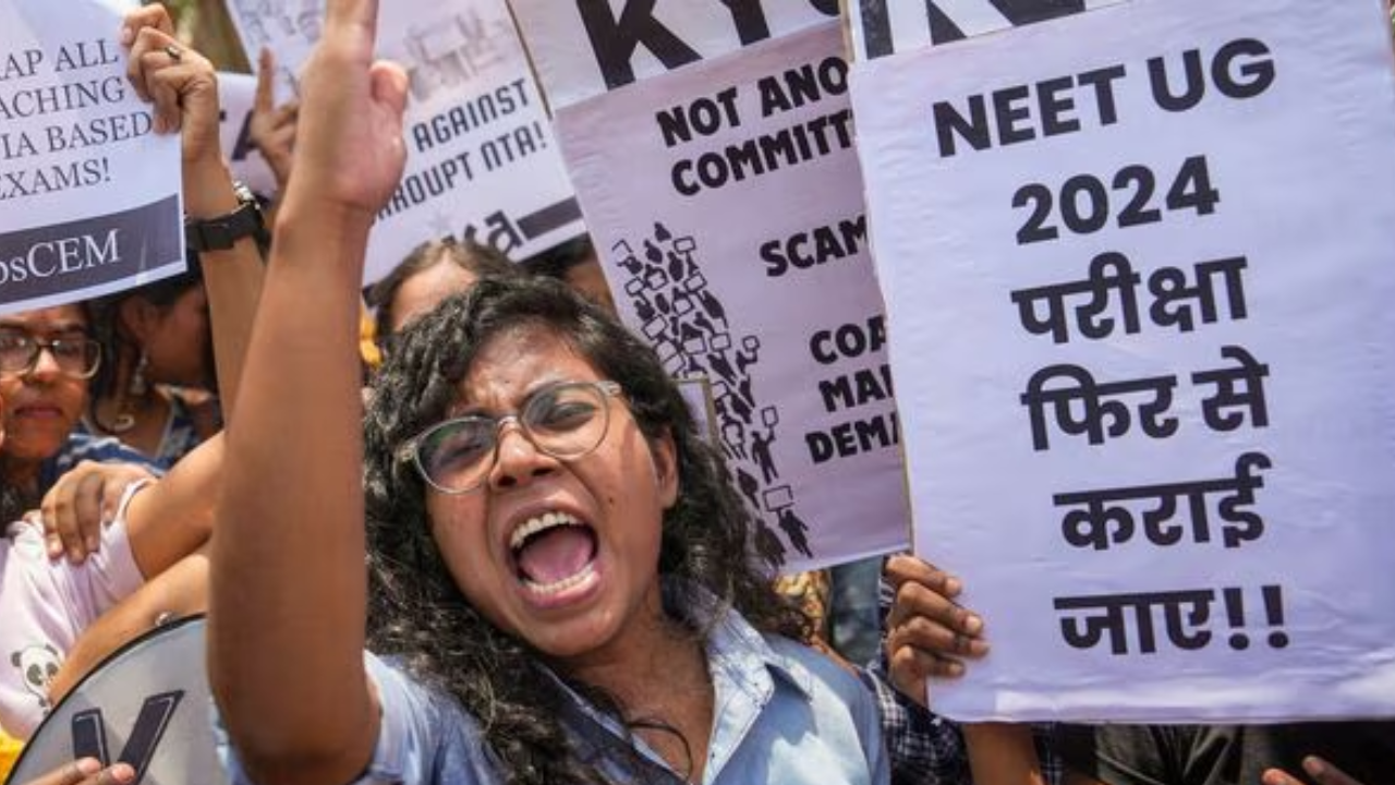 NEET-UG विवाद: CBI ने जांच अपने हाथ में ली, EOU जांच में भी तेजी, बिहार में पांच और लोग गिरफ्तार ...