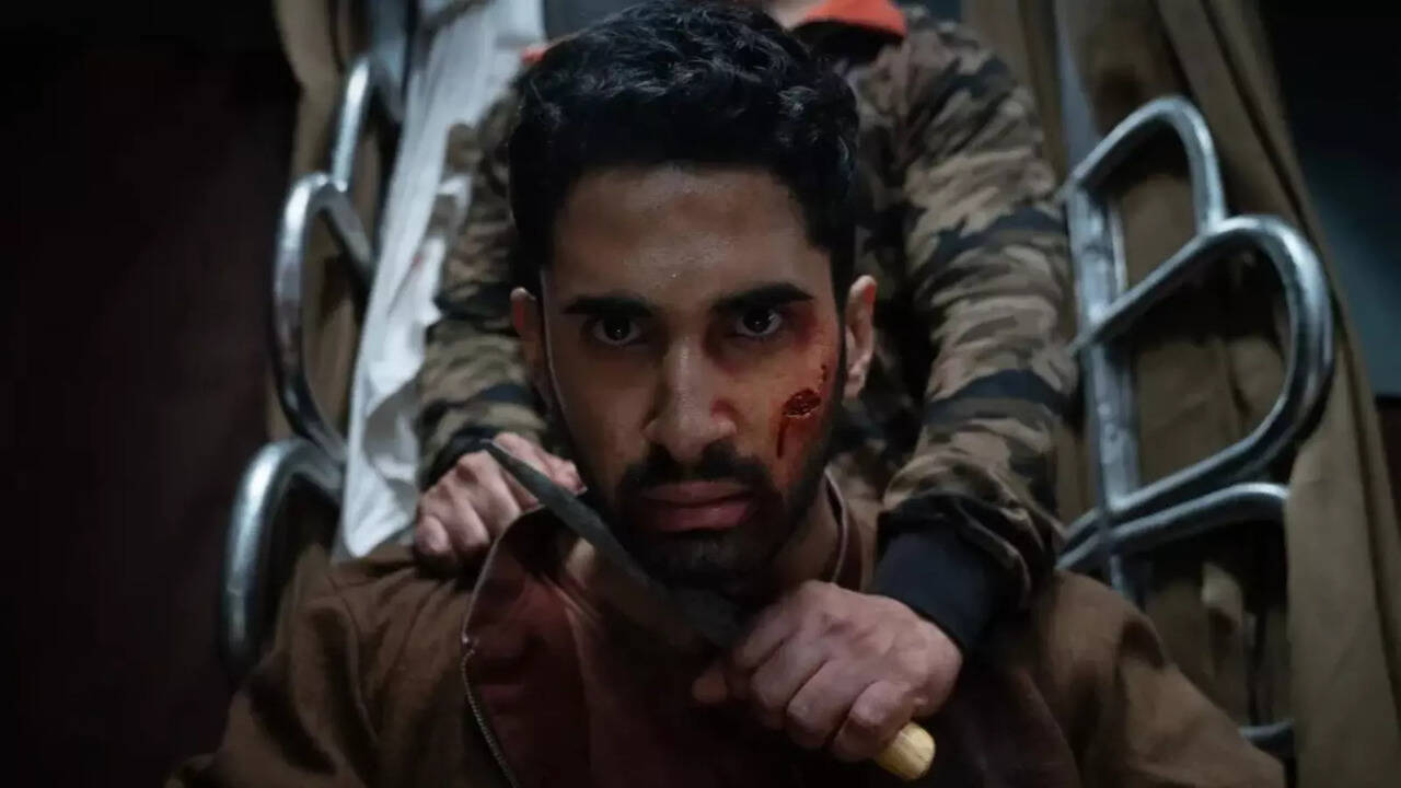 Kill Movie Review: एक्शन में हॉलीवुड को मात देती है मूवी, 'लक्ष्य' और ...