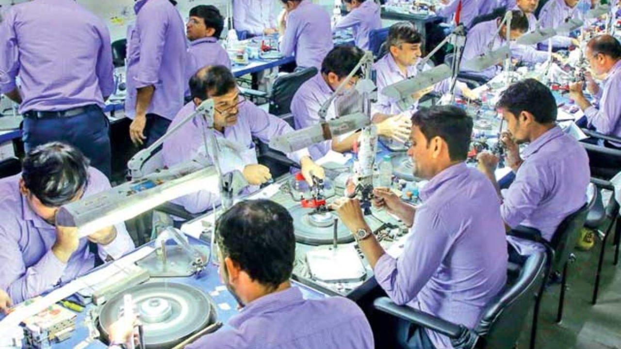 Diamond Merchant: इस कंपनी ने 50 हजार कर्मचारियों को 10 दिन की छुट्टी ...