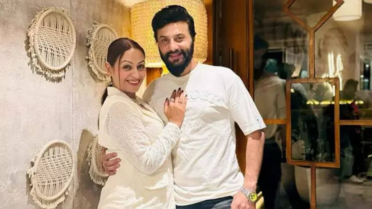 बिदाई फेम Ashita Dhawan के ससुर की हुई मौत, शैलेश गुलाबानी के घर छाया ...