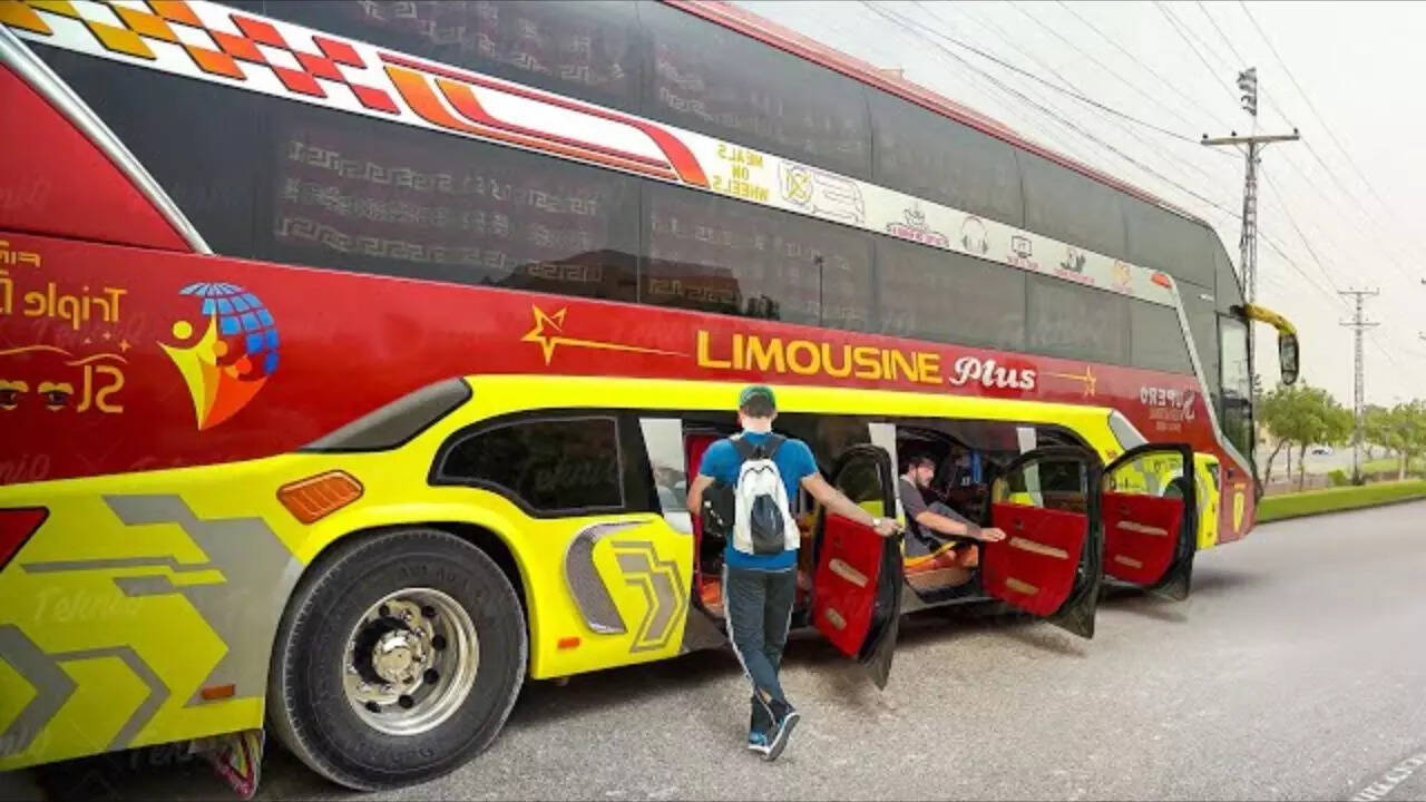 This Limousine Bus In Pakistan Is A New Trend Setter