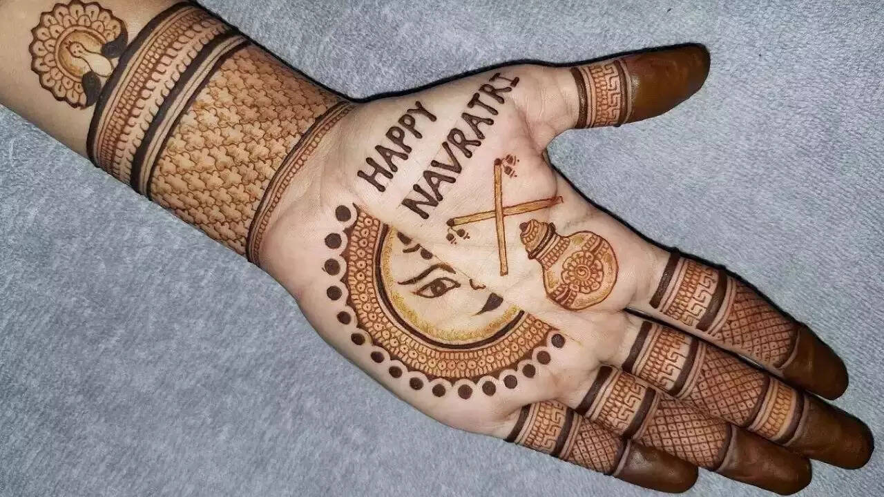 Navratri Mehndi Design (नवरात्रि मेहंदी डिजाइन्स): Simple Navratri ...