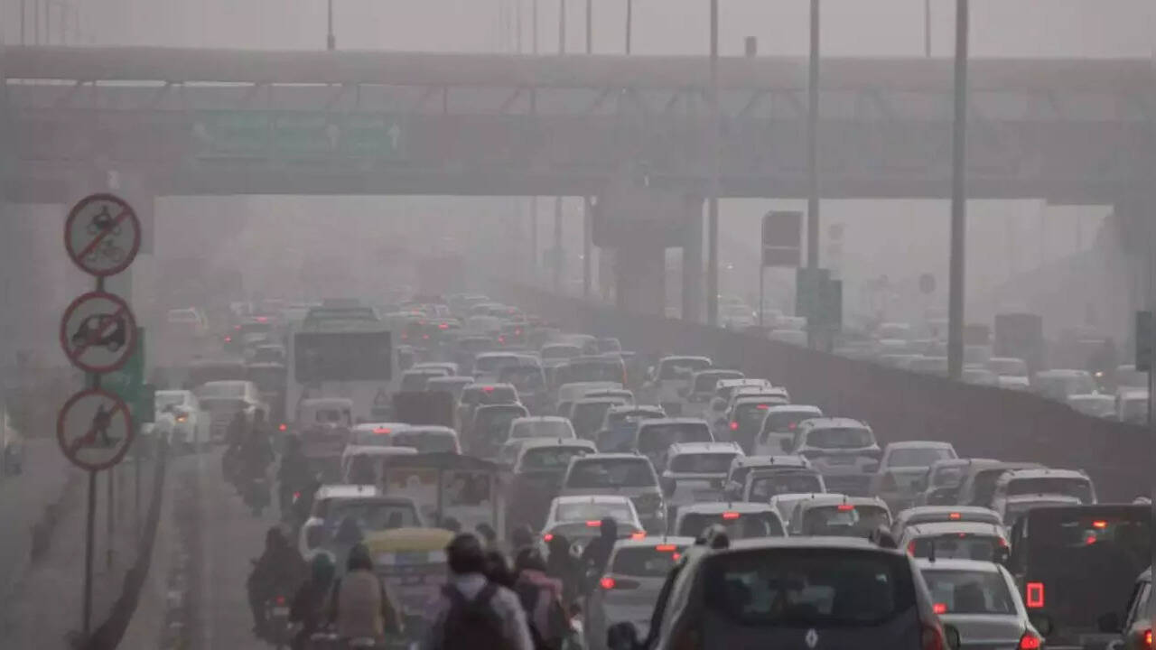 Delhi AQI:...और खराब हो रही है दिल्ली की हवा, एयर क्वालिटी में गिरावट ...