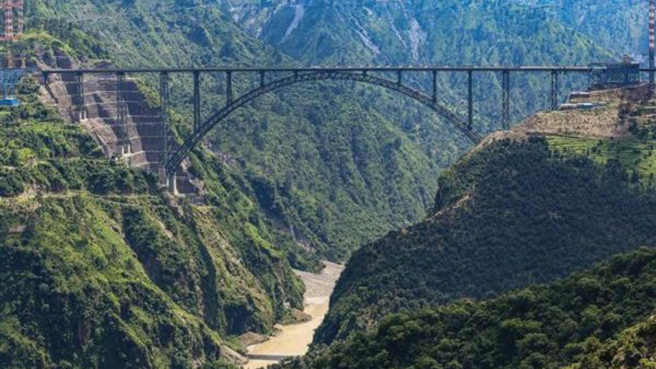 उधमपुर-बारामूला रेल लिंक तैयार, जनवरी से रफ्तार भरेंगी वंदे भारत ...