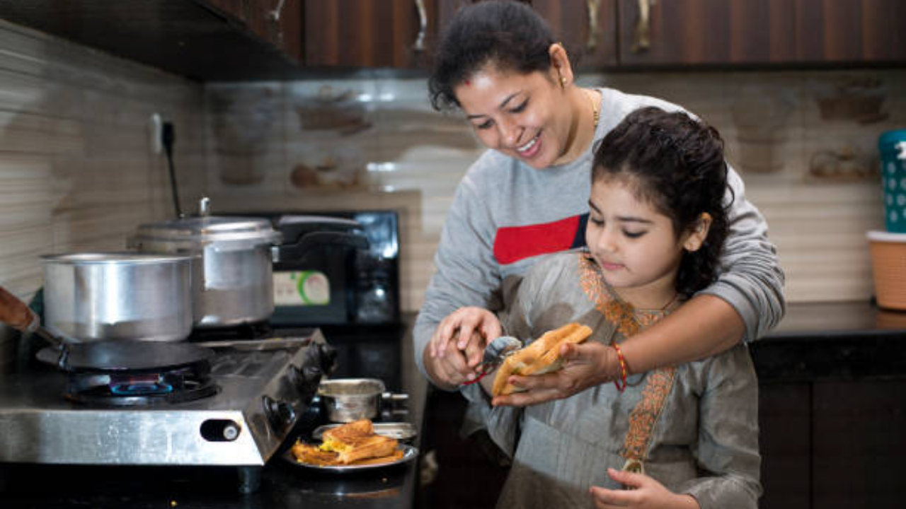 5 Harmful Things In The Kitchen You Should Throw Away In Hindi (किचन ...