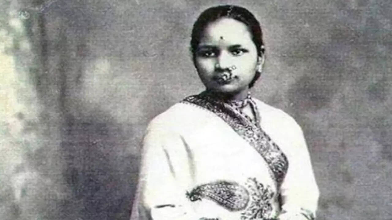 India's First Female Doctor Anandi Gopal Joshi Who Obtained Md Degree From America from her ...