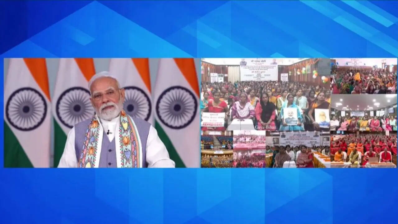 Mukhyamantri Mahila Udyami Yojana: 10 हजार रुपये पाकर गदगद हुईं बिहार ...