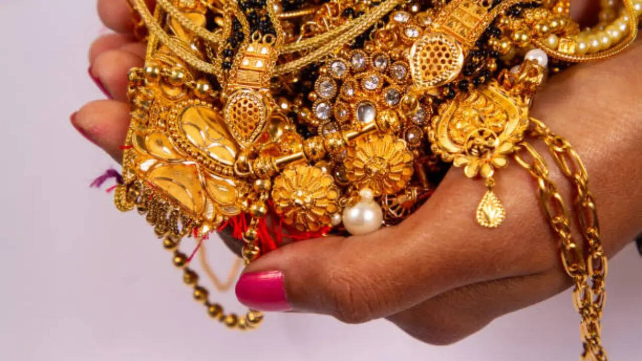 how the rich are renting out their gold for income know what is gold ...