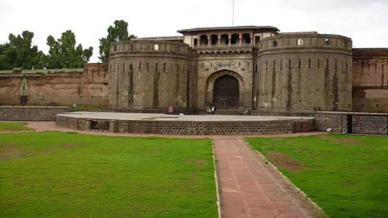 this raj mahal of pune is included in the most haunted fort of india ...