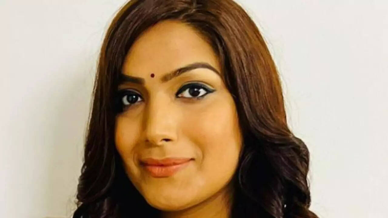 mere sai actress anaya soni faint on set go for kidney transplant and ...