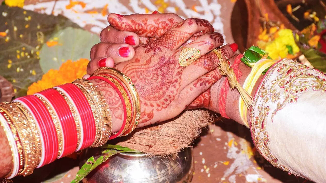 delhi police female si caught the thug posing as a bride-Delhi News ...