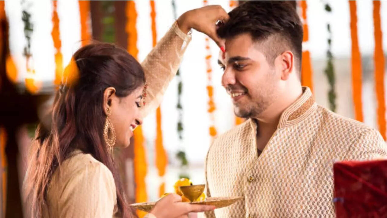 Bhai Dooj 2022 date time shubh muhurat in delhi, ncr, noida, uttar ...