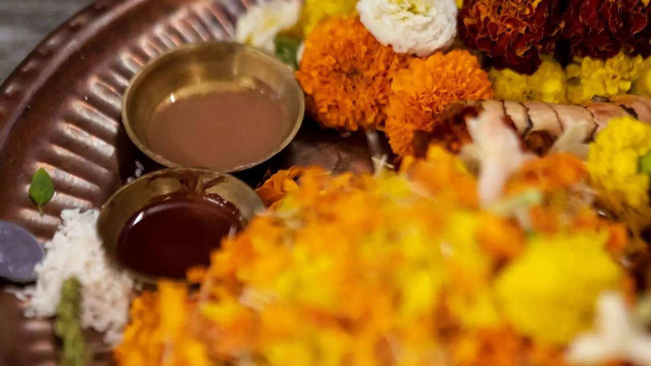 Marigold flower genda phool offering importance during worship in hindu ...