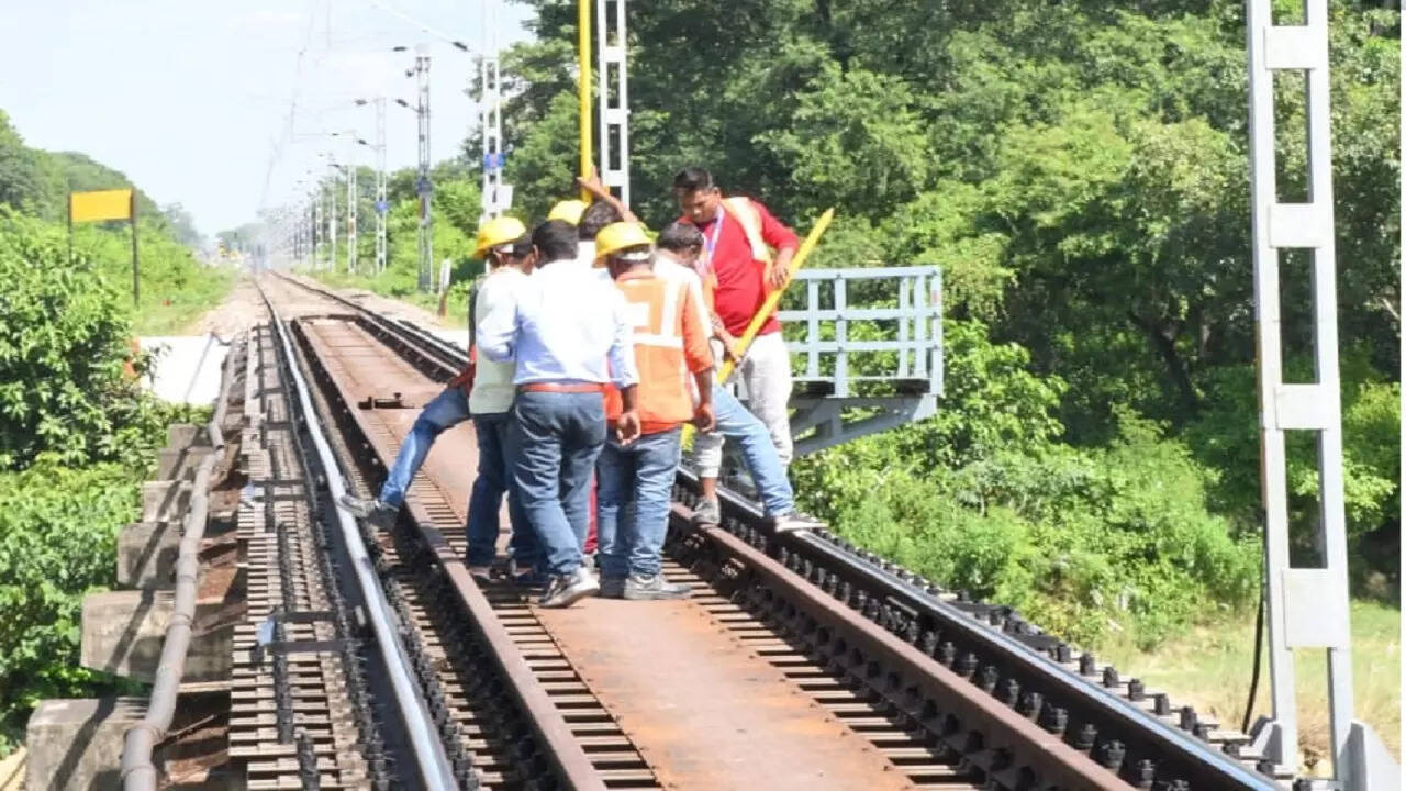 The speed of trains will not reduce on Ranchi railway loop line will be ...