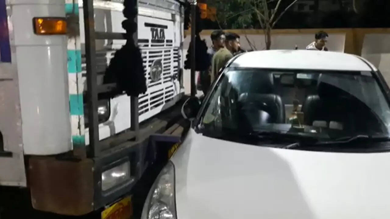 Argument on over taking, then the truck driver dragged the car for 500 ...