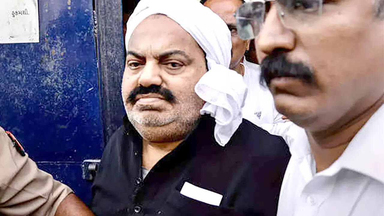 When Ateeq Ahmed said that Muslims live under the rule of BJP and BSP Mulayam is Sahara watch ...