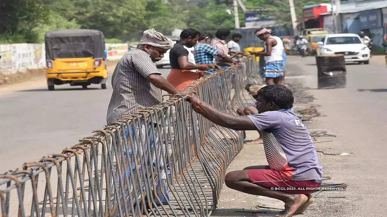Delhi News Ashram Chowk work to be completed soon - जल्‍द ही पूरा होने ...