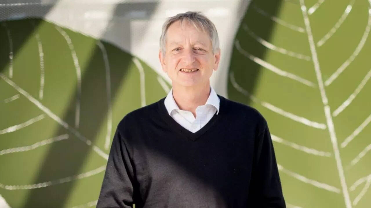 Godfather of AI geoffrey hinton left Google:The Godfather of AI left ...